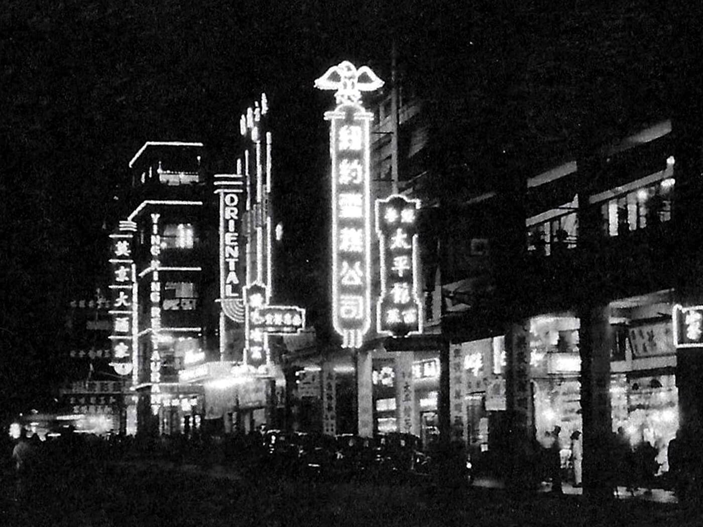 City of 'Light' - Hong Kong street signs - deTour 2022